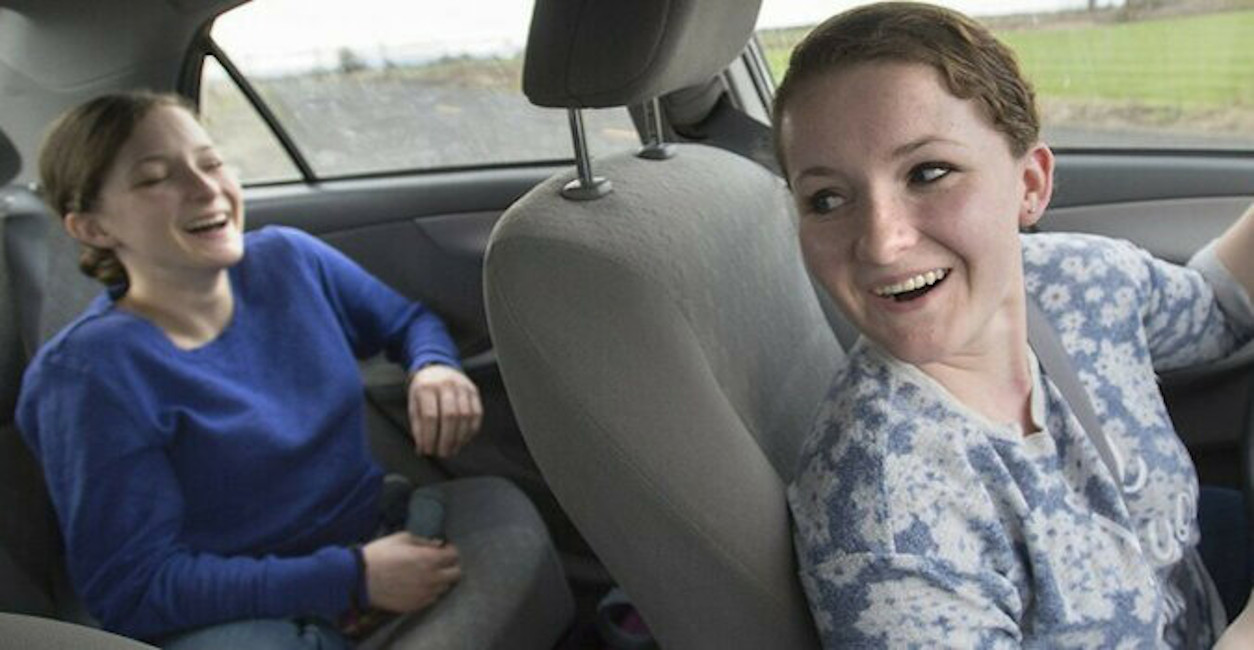 Před 20 lety lékaři oddělili siamská dvojčata. Jedna ze sester porodila ...